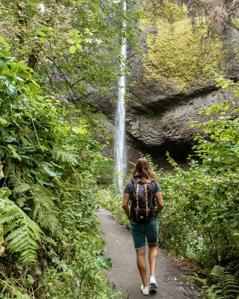 Beautiful Waterfall Near Portland - Latourell Falls